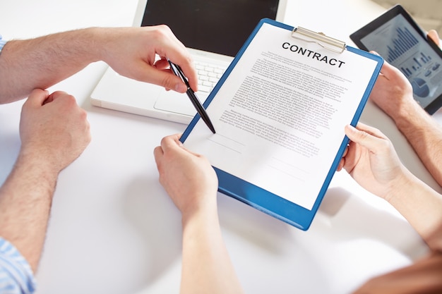 Accepting a Contract: Your Guide to Perfect Letters